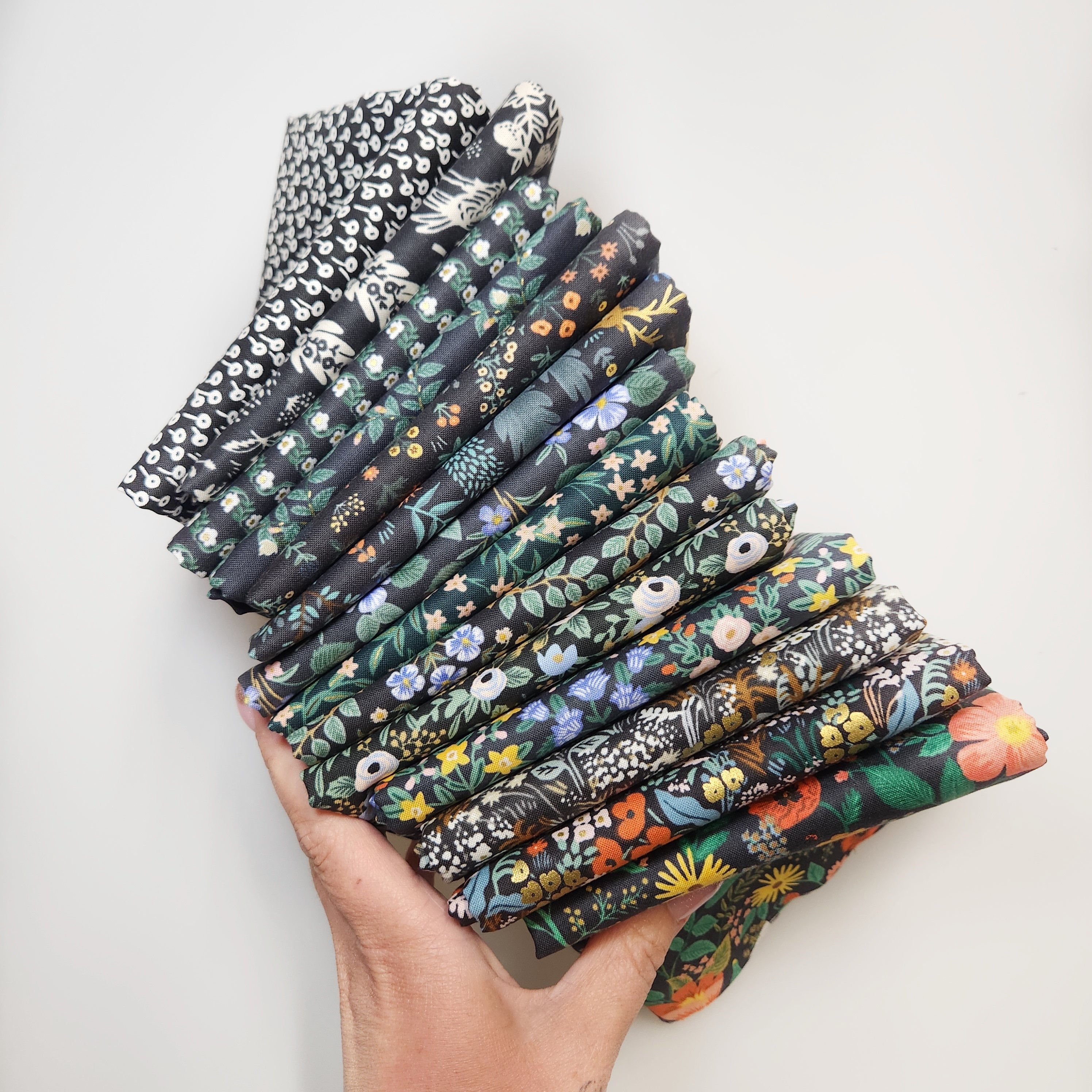 Flora Story - Dahlia Fat Quarter Bundle – Stacked Fabric Company